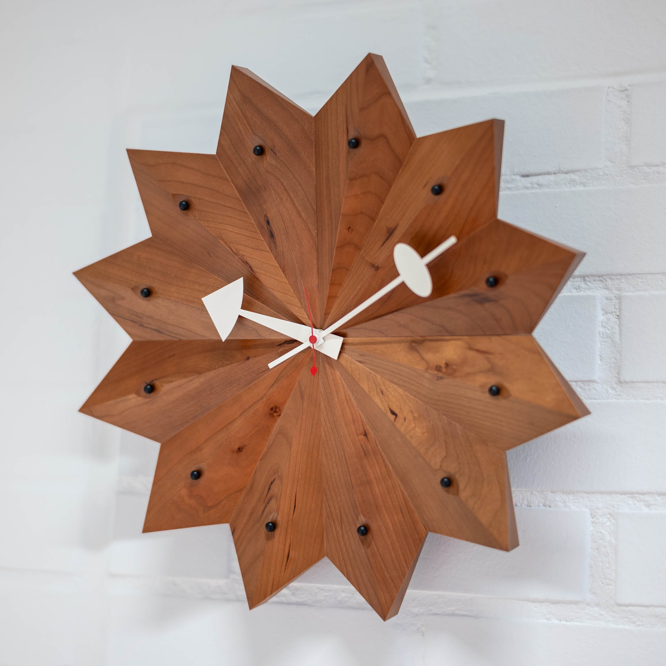 Fan Clock Wild Cherry Special – Vitra Circle Store Brussels
